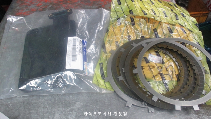 2010년 기아자동차 K7 6단 오토미션수리 고장현상은 변속충격 후진 변속충격 기어작동후 덜컹거림 고장증상이며 아침에 많이
