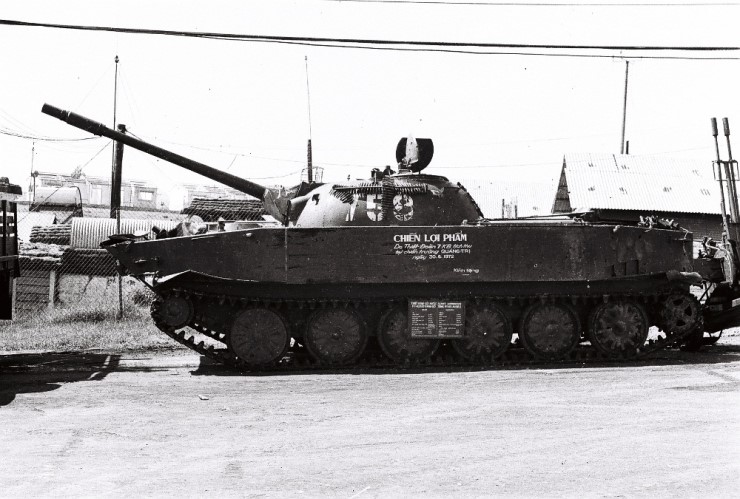 북베트남 인민군의 중국제 63식 수륙 양용 전차 [North Vietnam People's Army Chinese Type 63 ...