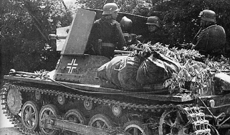 독일군 판저 예거 1호 구축전차의 매복[German PanzerJager 1 Light tank destroyer wait in ...