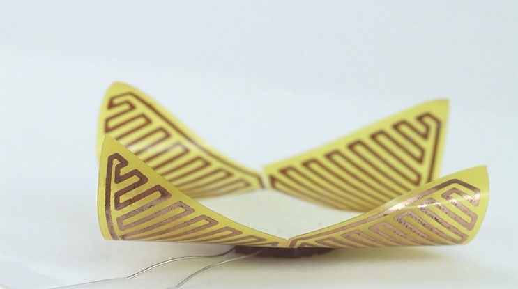 접히고 말리는 필름 tangible media group develops shape shifting film for ...