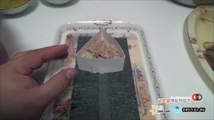 [영상/삼각김밥] 삼각김밥 만들기(Making Triangular Kimbap) : 네이버 블로그