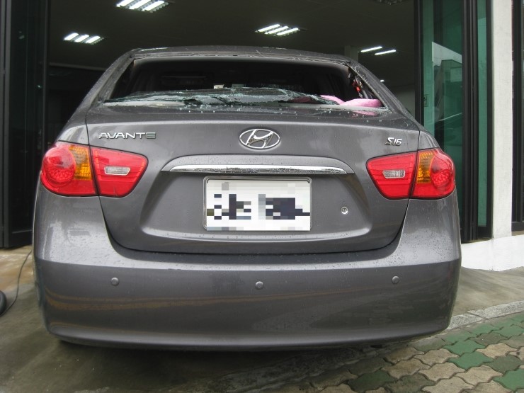 현대자동차 Hd아반떼 차량 후면 열선유리 교환시공 및 루마 열차단 썬팅시공창원 마산 진해 자동차유리 스피드 차유리 썬팅 전문점루마 3m 켈란 열차단 썬팅필름 전문국내