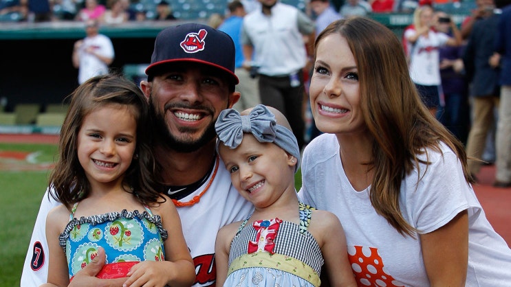 마이크 아빌레스와 아드리아나의 감동스토리 : 네이버 블로그