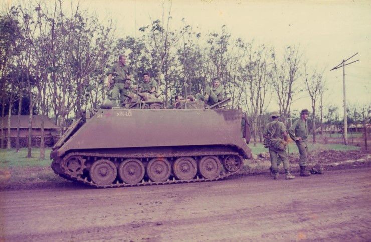 베트남전 초기 호주군 M113A1 APC 장갑차의 트윈 기관총 포탑 Australian Army M113A1 APC twin ...
