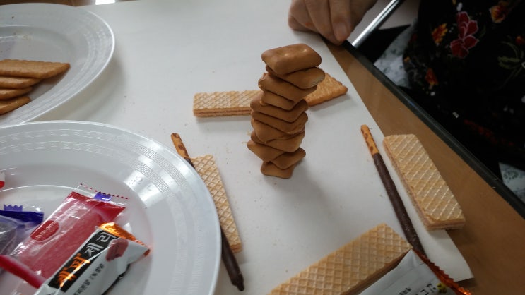 대구 치매노인 미술치료 푸드아트테라피 과자 집 탑 만들기 강사 성옥심리검사연구소장 윤규원 교수 네이버 블로그