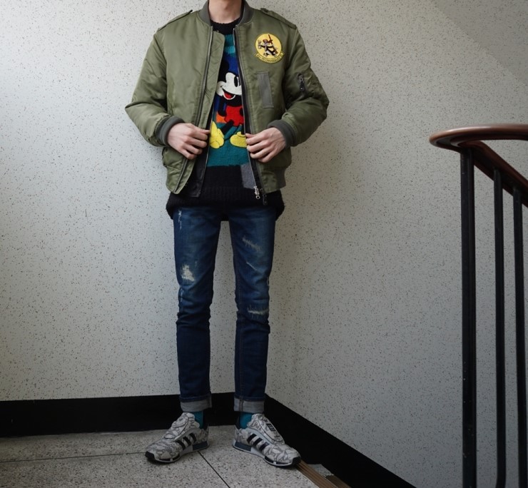 데일리룩 668 남자 패션 블로그 남자 겨울 항공점퍼 라이풀 스카쟌 코디 미키마우스 니트아디다스 마이크로페이서 뱀피