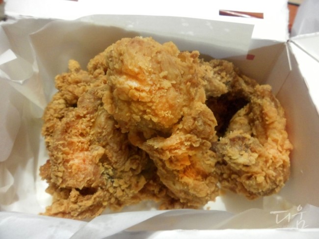 롯데리아 치킨 먹어보기 - 치킨하프팩 : 네이버 블로그