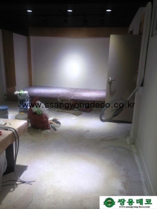 성북구 인테리어 쌍용데코리모델링 바닥재 데코타일시공 우성데코타일 731 학원매장사무실바닥재 실측견적 방문견적 무료견적