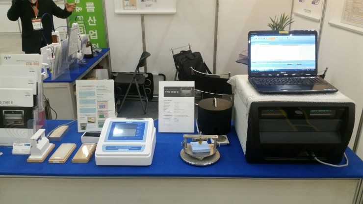2016 코팅코리아에서의 QTM과 TPS열전도도측정기의 사진입니다. : 네이버 블로그