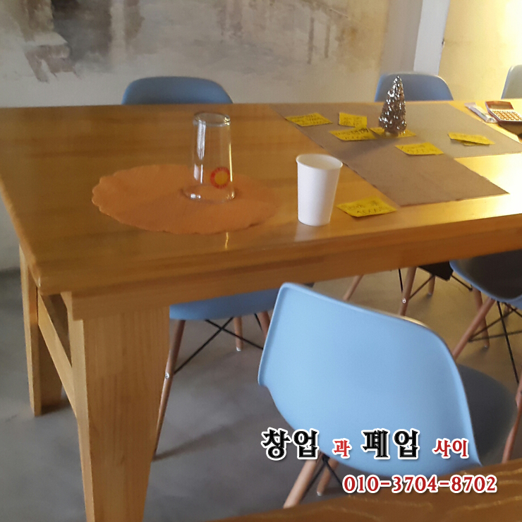 카페폐업 정리 로 매입하게된 단체석테이블 칸막이 카페쓰레기통 재활용통 ~개인 카페창업 시 유용한 커피숍폐업 정리 전문