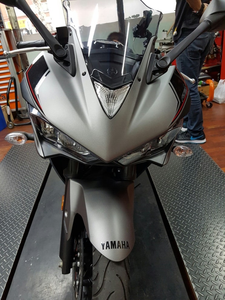 Yzf R3 야마하r3 컬러선택 고민 멧그레이 Vs 레이싱블루 R3 라이트 간단튜닝 라이테크 백스텝리어셋