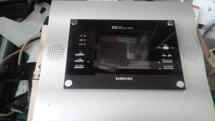 [인터폰수리] 안양시 신안메트로칸 삼성 스마트홈 시스템 기기 이지온 EZON SHT-704 SHT-704NV 로비 및 세대 카메라 영상이 일그러지며 제대로 나오지 않는 고장 ...