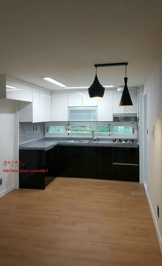 하이그로시 블랙and화이트에 부엌과 현관신발장교체 V 인천싱크대씽크대가격 문의ㄱ자부엌 네이버 블로그