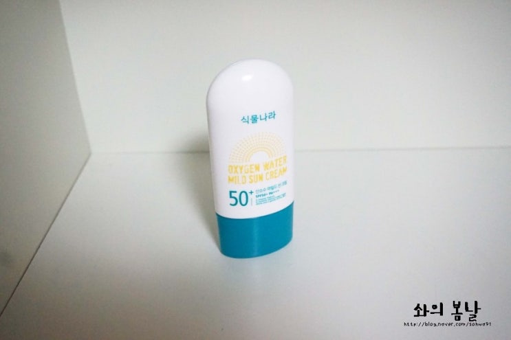 뜨거운 여름 온몸에 바르기에도 끈적거림 없이 산뜻한 식물나라 선크림 순한 무기자차여서 아기들 몸에도 바르기 좋아용 D