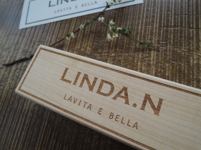 옷가게 로고 디자인 의류샵 스탬프 크라프트 명함 제작 나무 도장 우드스탬프 제작 쇼핑백 도장 어나더 캘리그라피 디자인