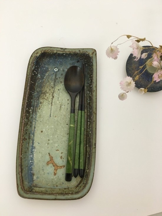 반짝반짝빛나는 핸드메이드도자기그릇 생활도자기접시 예쁜접시 분청직사각접시 네이버 블로그