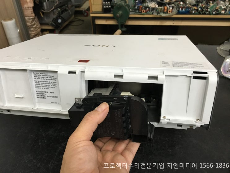 VPL-CW255 램프교체사진자료입니다. LMP-C240 VPL-CX235 CX238 : 네이버 블로그