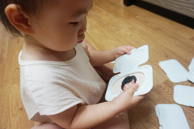 엄마표교구놀이 물티슈캡으로 플랩카드 만들기 까꿍놀이 네이버 블로그