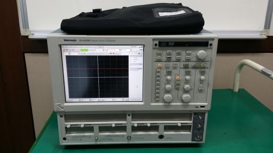 Tektronix Sampling Oscilloscope DSA8200 B010226 Yes 'Warranty' 최대 4개의 ...