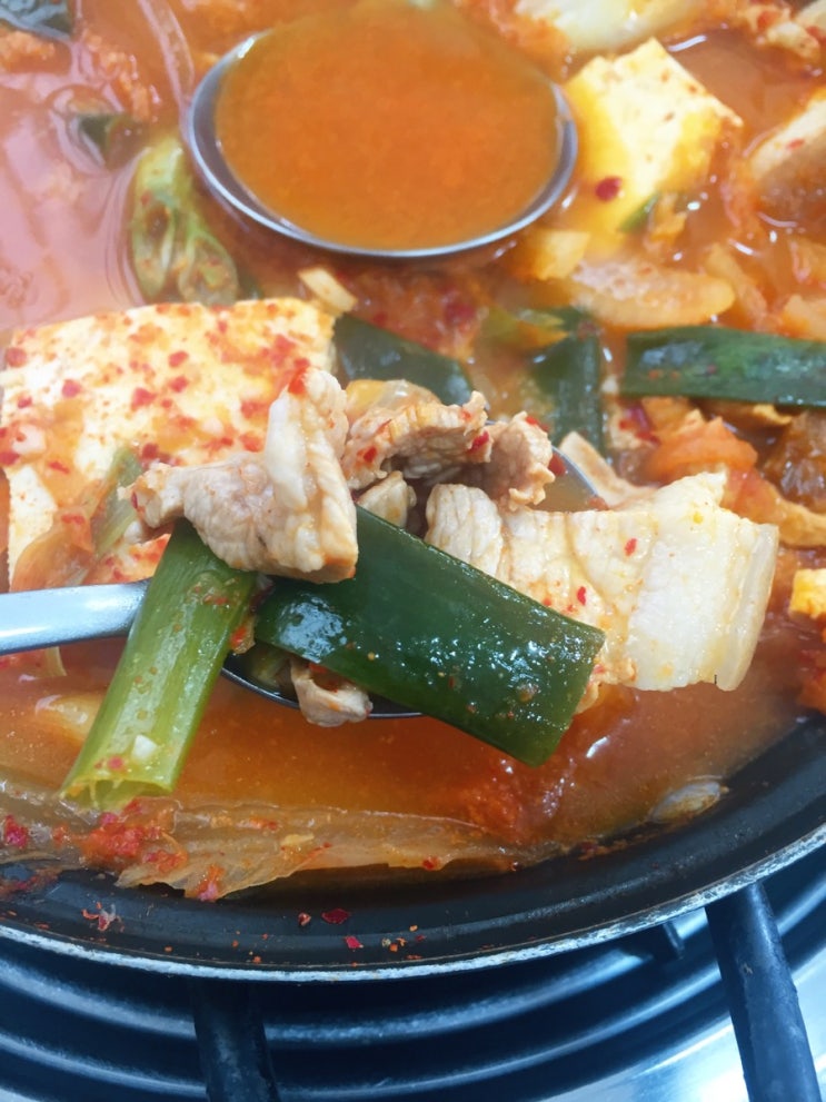 [울산맛집] 울산 덕신 고기 가득가득 '묵은지 돼지찌개' : 네이버 블로그