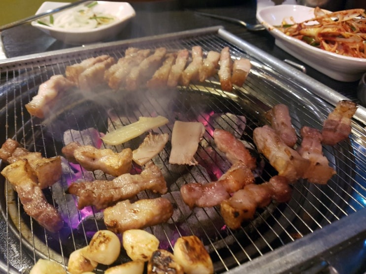 역삼역 고기집 역삼동맛집 비오는날 역삼동 육각고기 육즙이흐르는각고기에서 흑돼지생오겹살 먹기 네이버 블로그