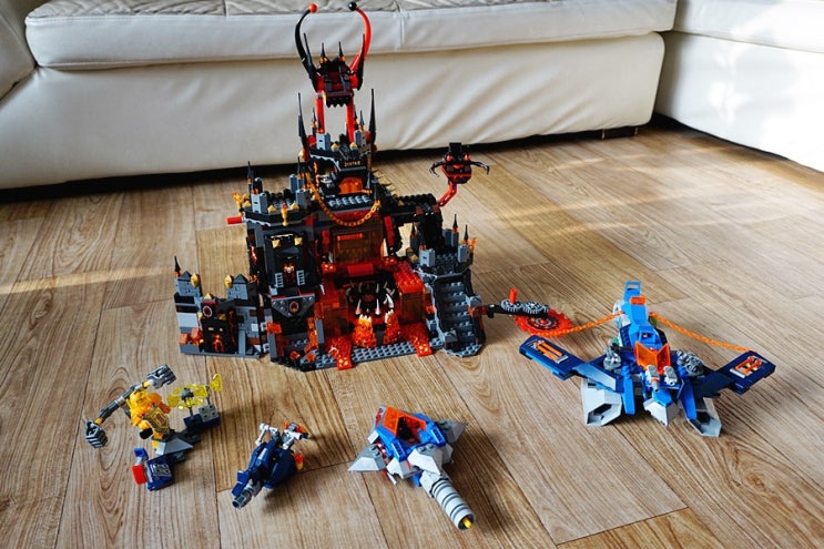 레고 넥소나이츠 70320 아론의 에어로 스트라이커 V2 총격중!! : 네이버 블로그