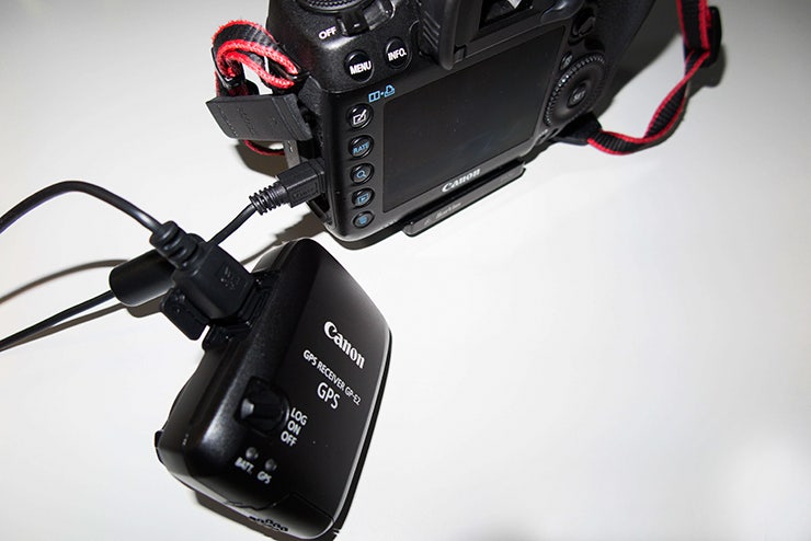 [문철진의 DSLR 액세서리 활용법] #7. 사진 촬영의 위치 정보를 기록해주는 캐논 GPS 리시버 GP-E2 (GPS ...