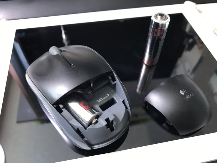 16.12.10 Logitech M215 Wireless Mouse battery replacement 로지텍 무선마우스 건전지 ...