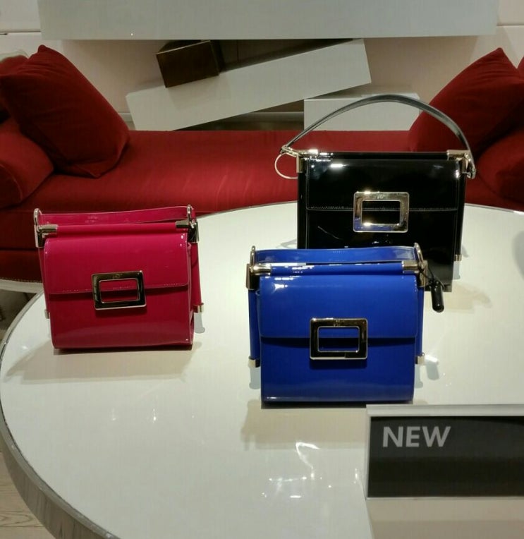[런던걸] 미스 로저비비에 페이던트 스몰 숄더백 - Miss Viv Small Shoulder Bag : 네이버 블로그