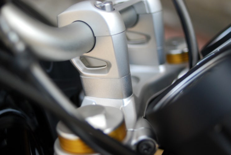 [DIY] BMW R NineT 핸들바 올리기 : 네이버 블로그