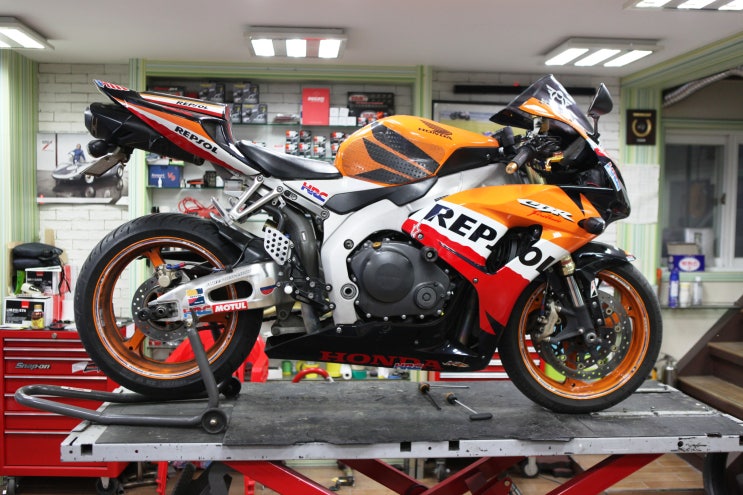 브라더모터스 Honda 혼다 Cbr1000rr 대소기어 체인 모토배터리 메첼러 M5 바이크 타이어 수입 오토바이