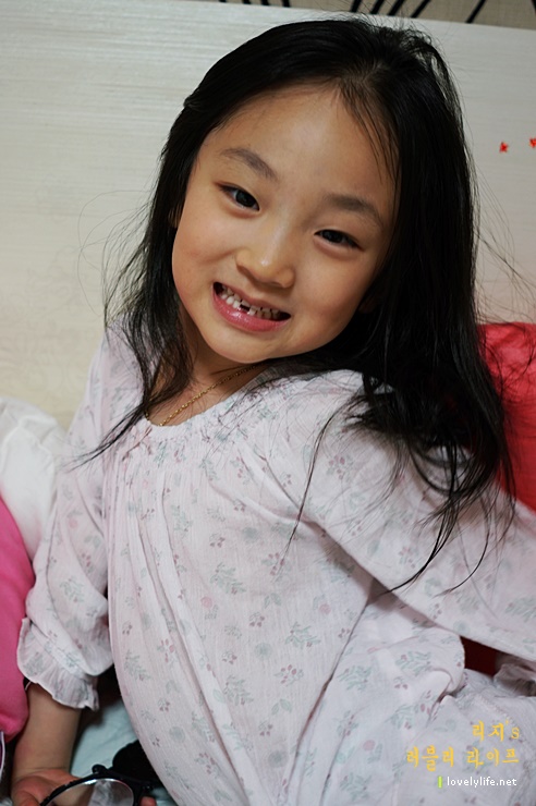 첫 젖니 빠진 날, 집에서 이빼기 (71m) : 네이버 블로그