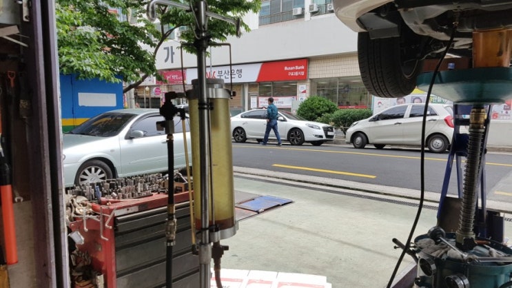 현대차그랜즈잔유제거엔진오일교환카맨샵잔유제거엔진오일전문점찌꺼기제거엔진퍼포먼스부산합성엔진오일전문점여름철자동차에어콘무상점검부산자동차정비10년타기정비센타정비전문점바른차