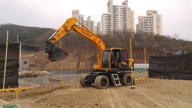 서울에서 굴삭기 지게차 운전기능사 중장비시험보는 중장비학원이 북부신진중장비학원이 맞나요 서울 경기 수도권은 안성국가
