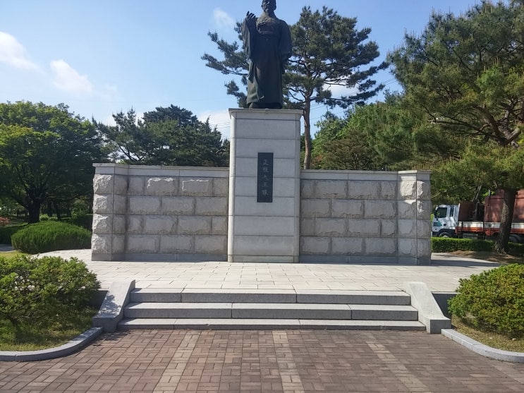 수원 효행공원에서 풀잎 어린이 생태 미술관을 보고 또 정조대왕 동상에서 사도세자의 죽음에서 혜경궁 홍씨는 자유로울 수 있을까