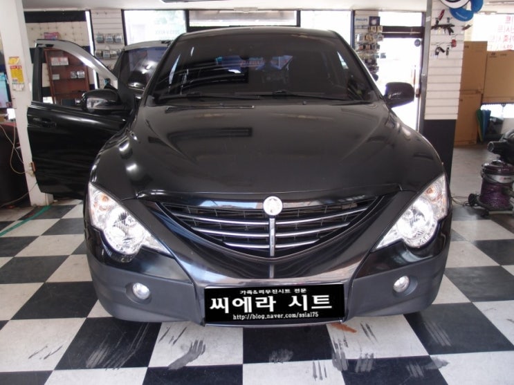 쌍용 액티언 도어트림 작업액티언천연가죽시트액티언리무진시트액티언열선시트액티언통풍시트액티언천장엠보싱작업자동차실내