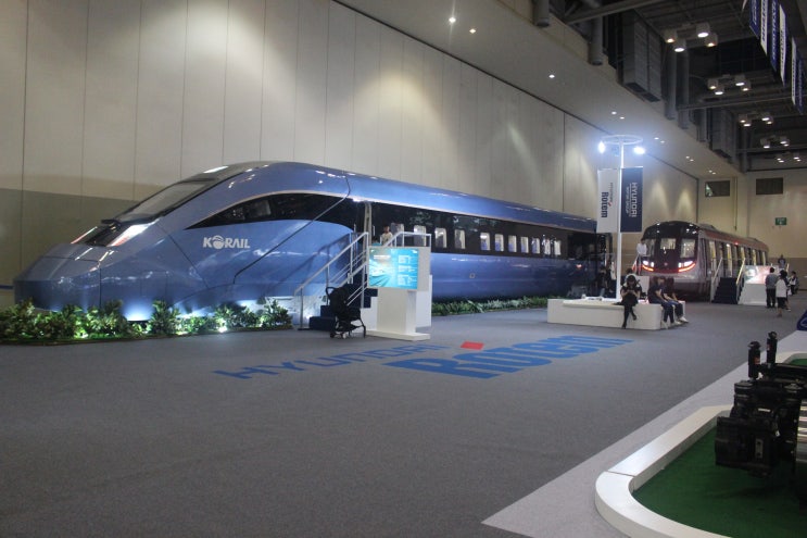 2017 부산국제철도기술산업전 관람기 3편 - 현대로템 부스. EMU-250, 대한민국의 고속열차 : 네이버 블로그