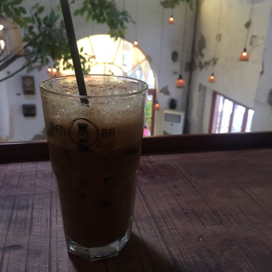 [다낭 카페] 분위기 좋고 시원한 덴 다 커피 - Den Da Coffee : 네이버 블로그