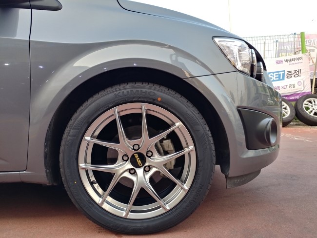 김해휠타이어/아베오 17인치/아베오5홀 17인치/아베오 pcd 105휠 바조휠/금호마제스티 215/50r17/창원 아베오휠/창원크루즈가솔린휠/양산아베오휠/쉐보레크루즈아베오휠 ...