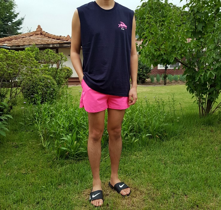 남자 나시티 코디 핫핑크 비치 팬츠 나이키 슬리퍼[유뱅의 데일리룩 블로그] 네이버 블로그