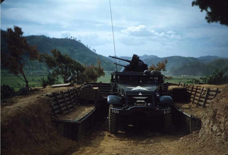 6.25 전쟁 당시 미군 M 16 하프 트랙 4련장 대공 장갑차 - US Army M16 MGMC AA Half-track ...