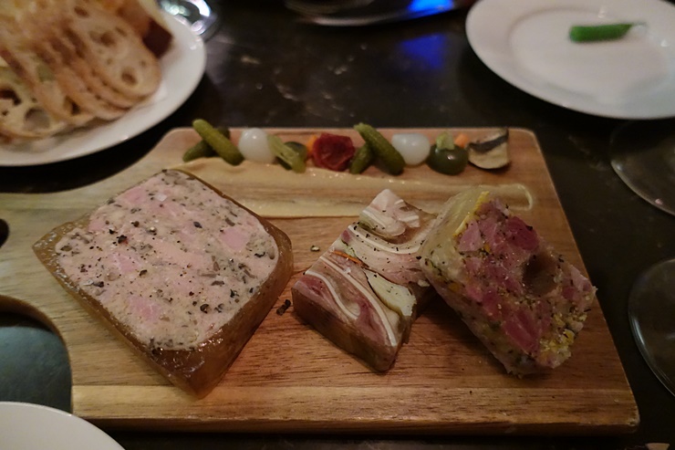 [라꺄브뒤꼬숑 La Cave du Cochon] 신사동/도산공원 - 샤퀴테리와 함께 즐기는 와인, 맥주 : 네이버 블로그