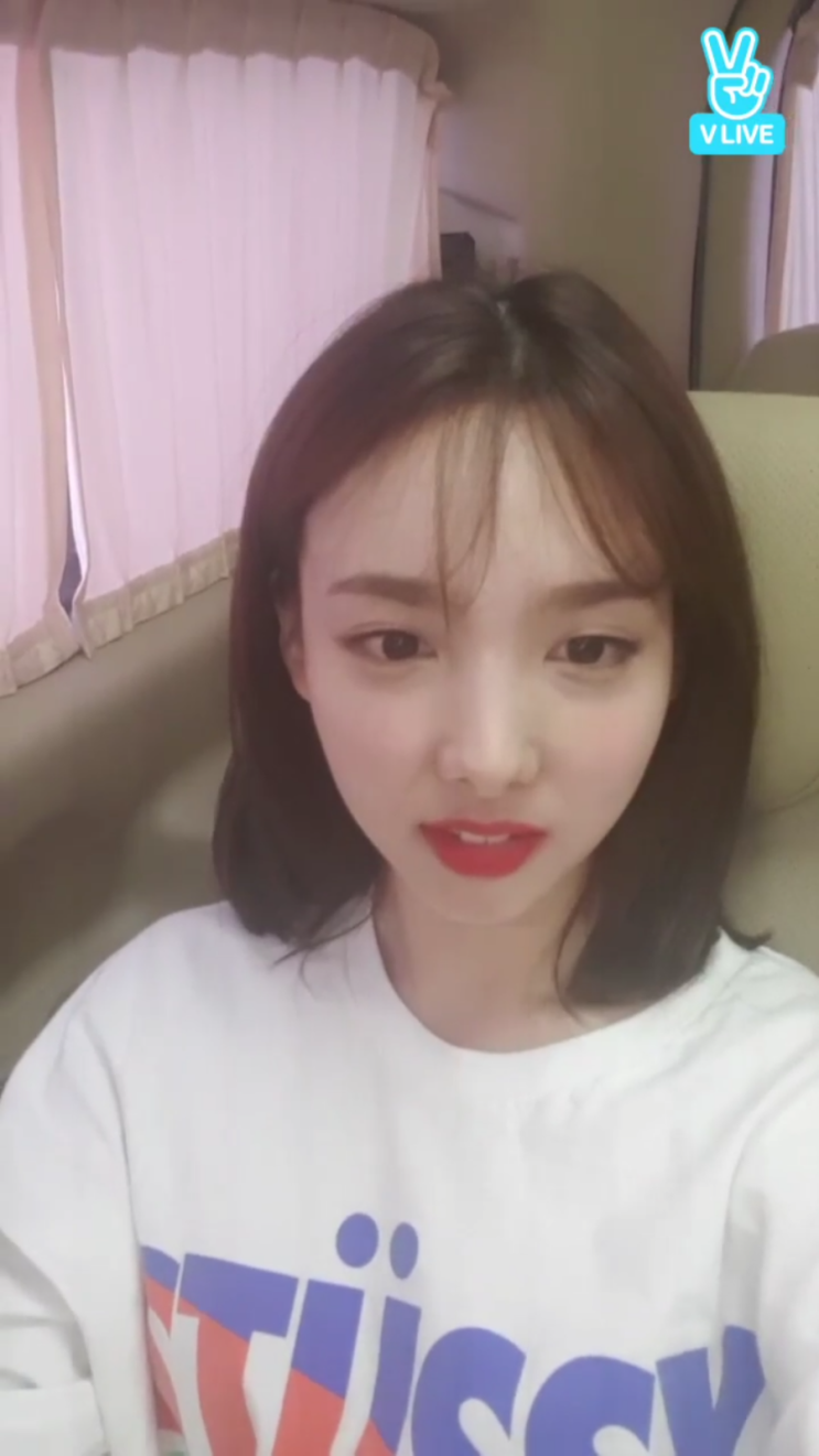 트와이스 나연 STÜSSY IST SINCE 80 LONG SLEEVE T-SHIRT, ENTRE REVES 백팩 : 네이버 블로그