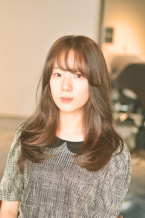 여성헤어스타일 앞머리있는 롱헤어~ 애쉬브라운과 어울리는 동안헤어스타일 오유헤어 네이버 블로그