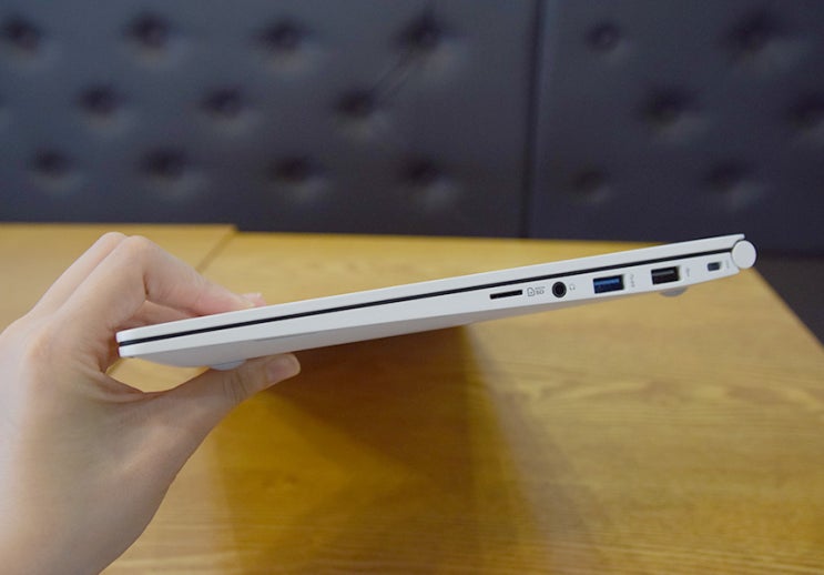 놀랍게도 980g! LG 초경량그램 15ZD970-EX30K를 소개합니다. : 네이버 블로그