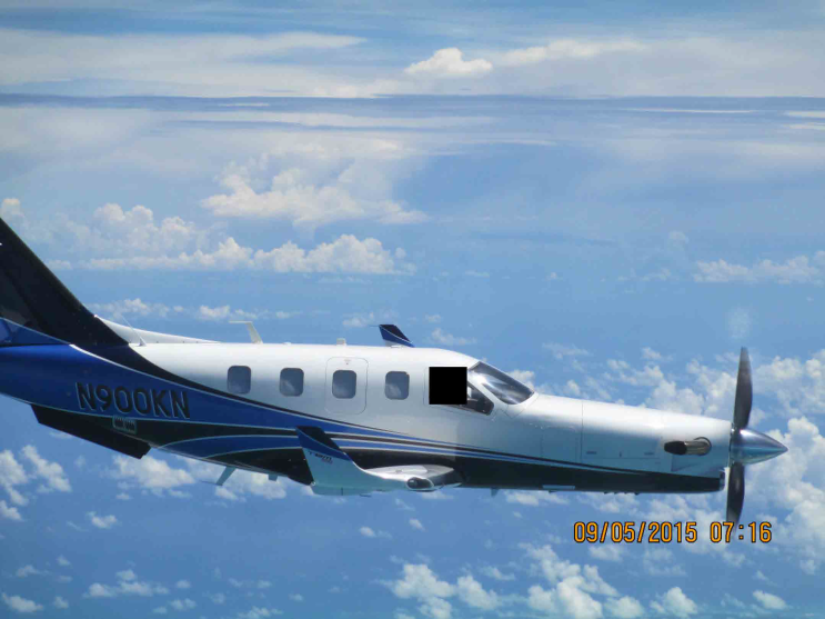 조종사가 쓰러진 뒤 유유히 날고있는 유령 비행기의 사진 : 네이버 블로그