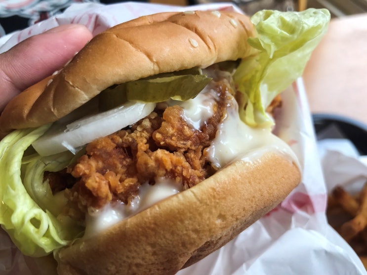 부산 부산진구 부전동 맛집 밥집 추천 맘스터치 서면점 메뉴 가격 위치 화이트 갈릭버거 세트 싸이버거 솔직 후기