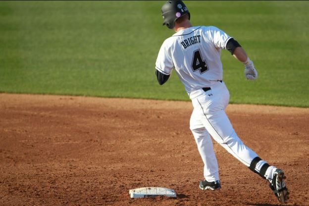 Let’s touch base with each other. 연락하고 지내자. Touch base – 연락하다. 의견을 묻다 ...