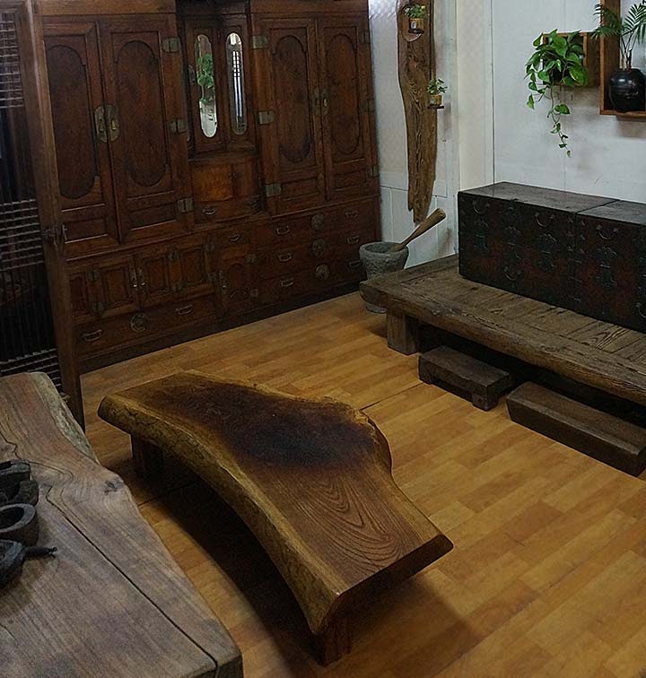 괴목테이블은 차탁으로 쇼파테이블로 재봉틀과 옛날장농까지 차실인테리어 겸 고가구인테리어 네이버 블로그
