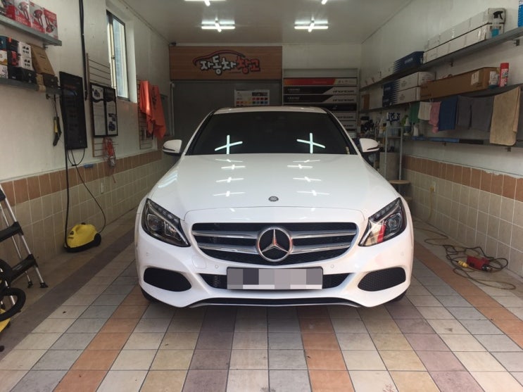 자동차창고부산랩핑부산라이트필름부산ppf벤츠w205 C220d 4matic 실내랩핑라이트ppf테일램프스모그필름